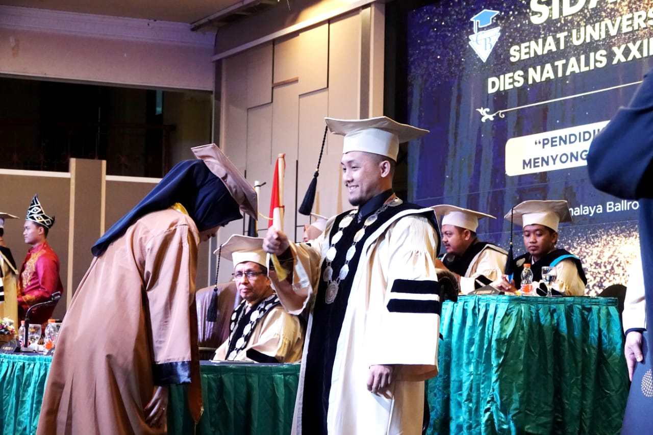 Wisuda Sarjana XVIII, UCB Luluskan 202 Profesional Berkompeten - Jurnal Kalimantan