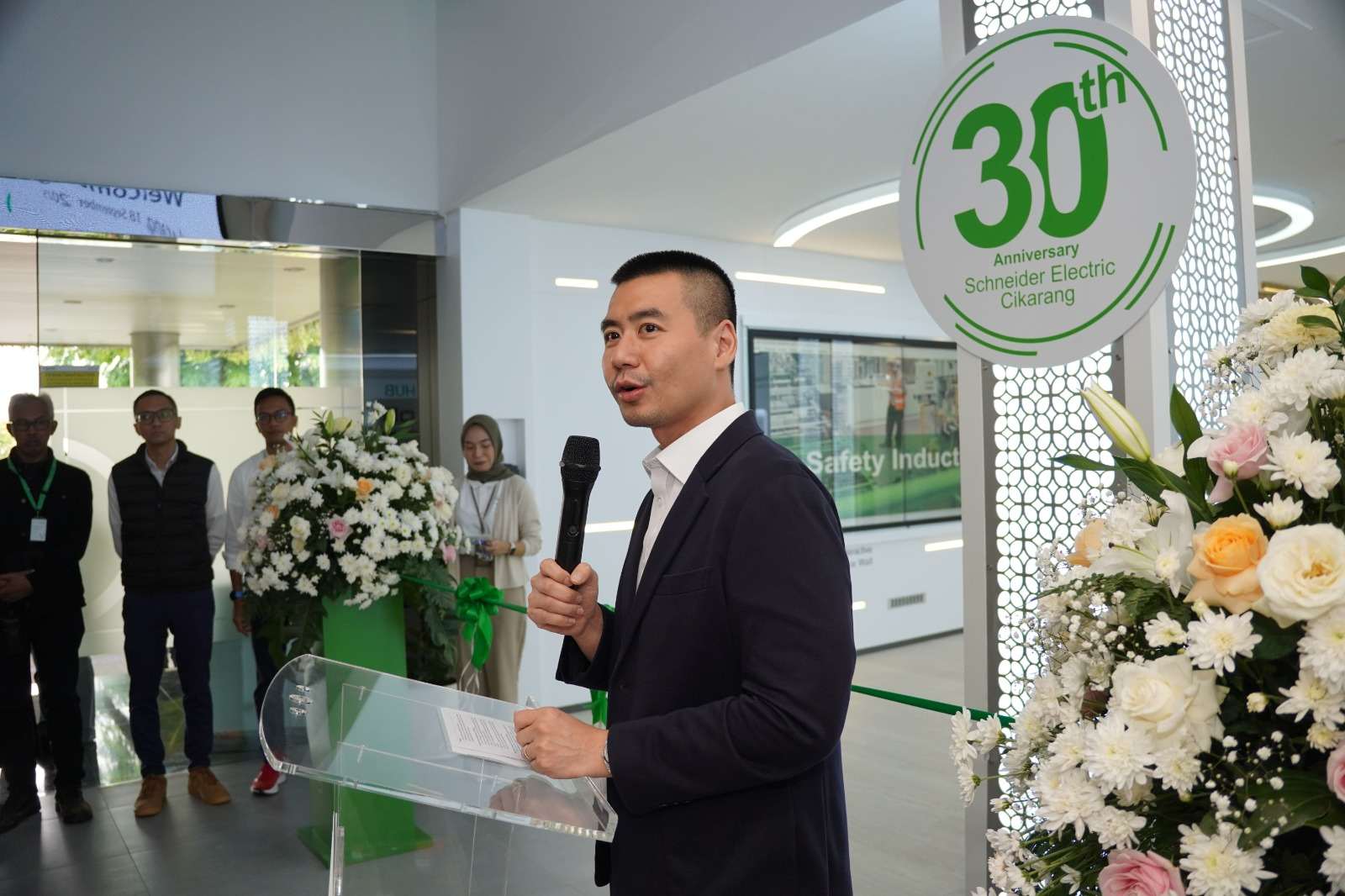 Schneider Electric Cikarang Tegaskan Komitmen Lewat Pembaruan ...