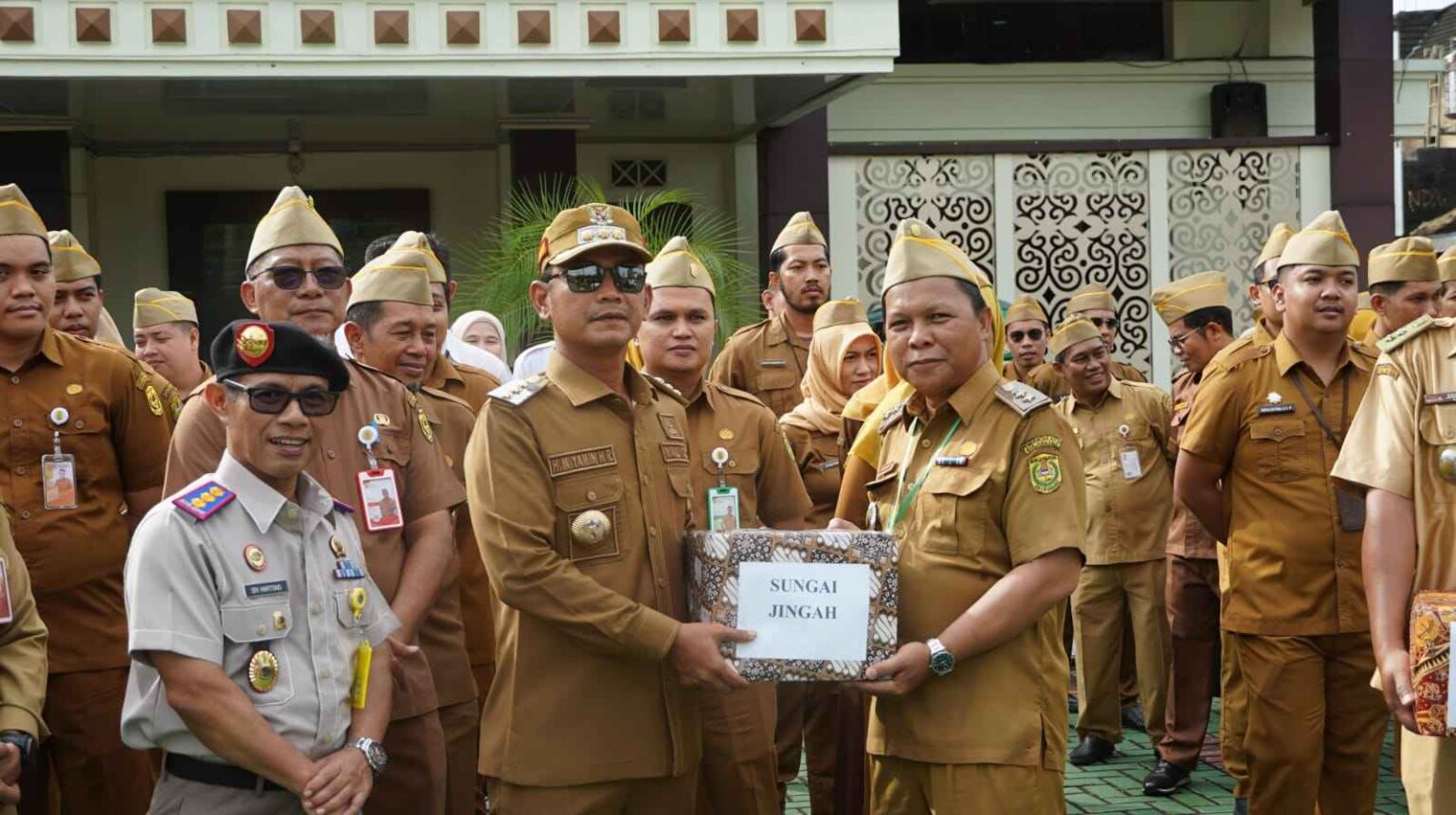Wali Kota Banjarmasin Serahkan SPPT PBB-P2 2026, Pemungutan Pajak Resmi ...